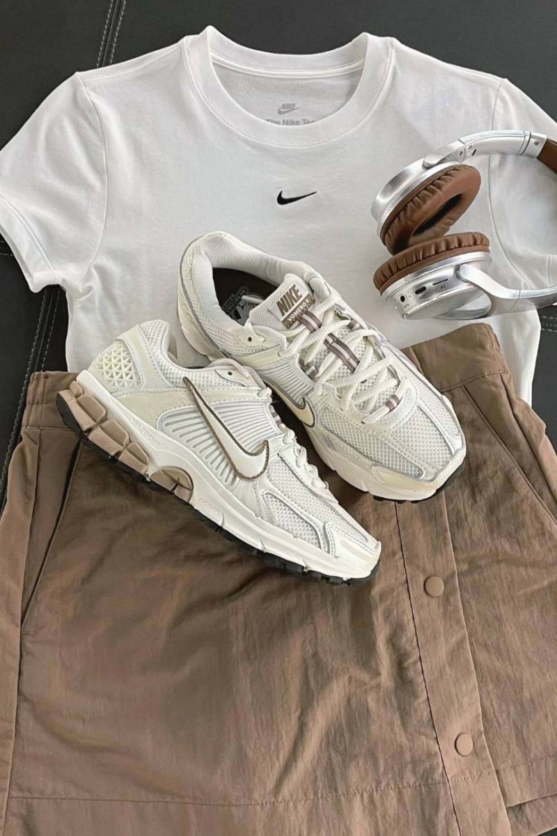 Nike Zoom Vomero 5 米棕